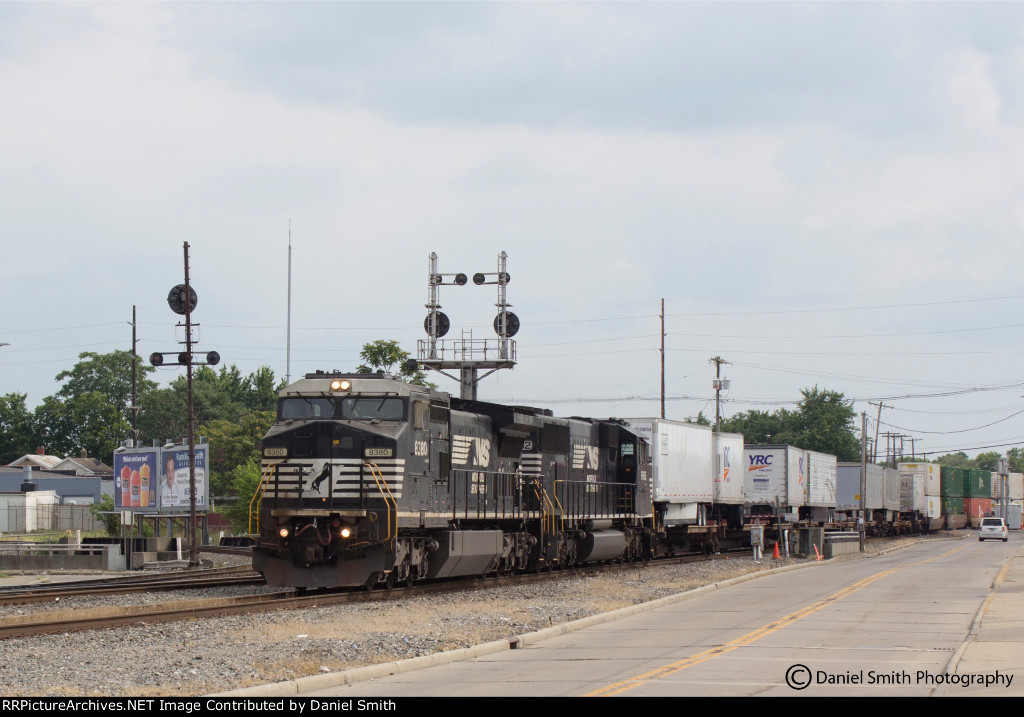 NS 8380 leads 216 Intermodal.